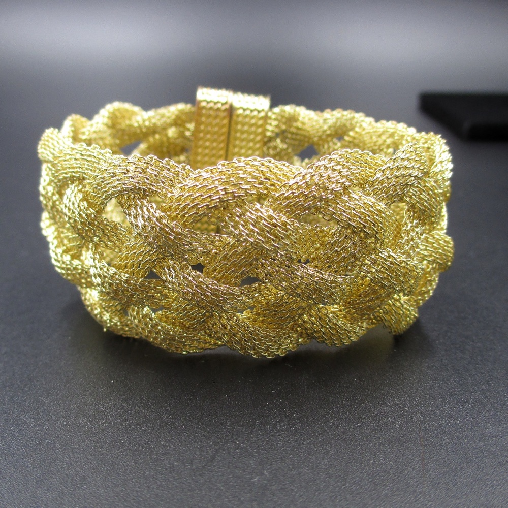 Vintage 7" Inch Gold Tone Braided Style Bracelet - Gem